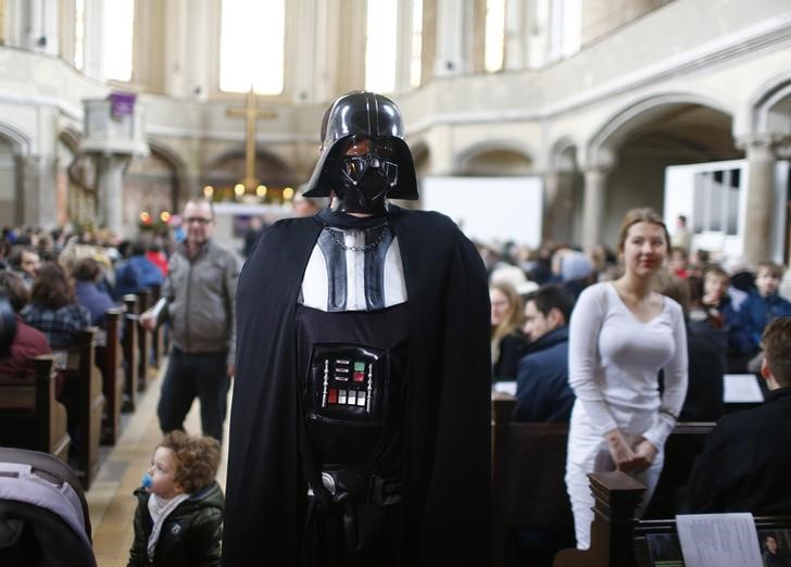 German church hosts galactic service to celebrate Star Wars release ...