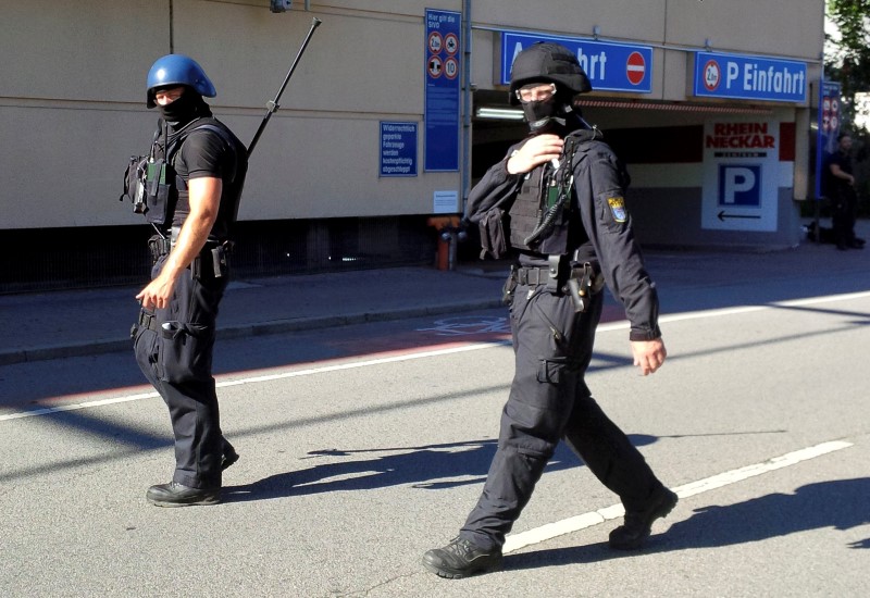 Police shoot dead masked man who took hostages in German cinema ...